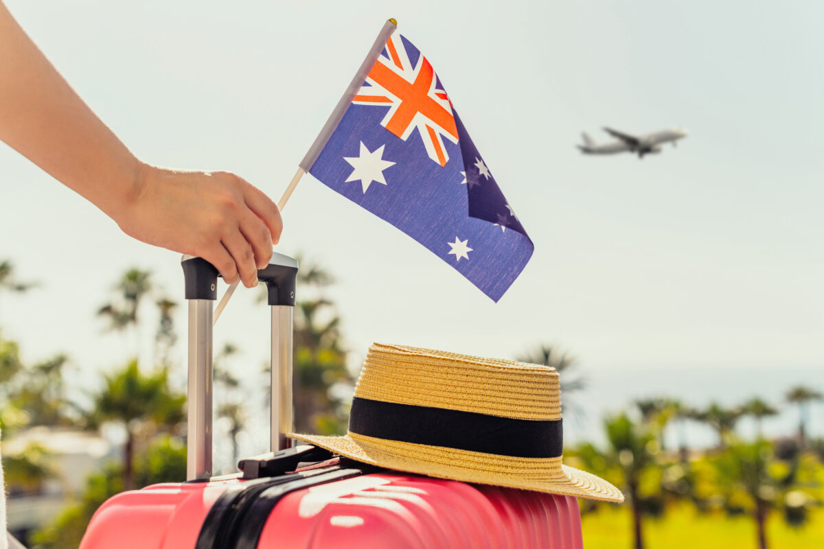 Send Boxes & Luggage Between Australia and Ireland: Top Shipping Options